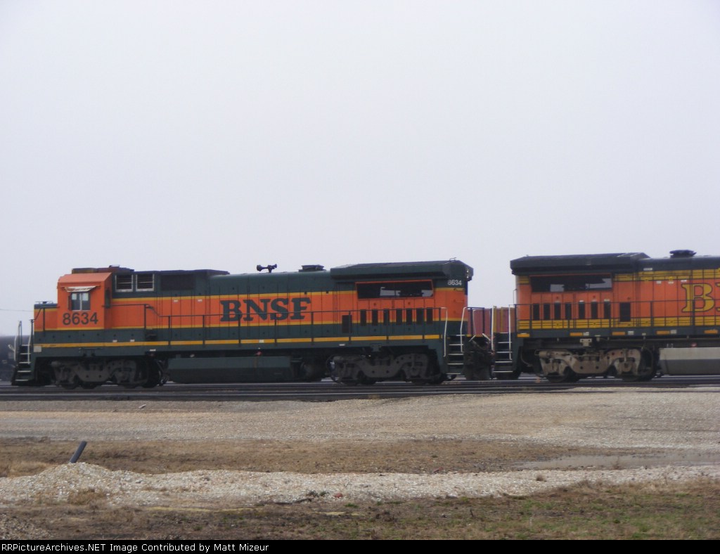 BNSF 8634